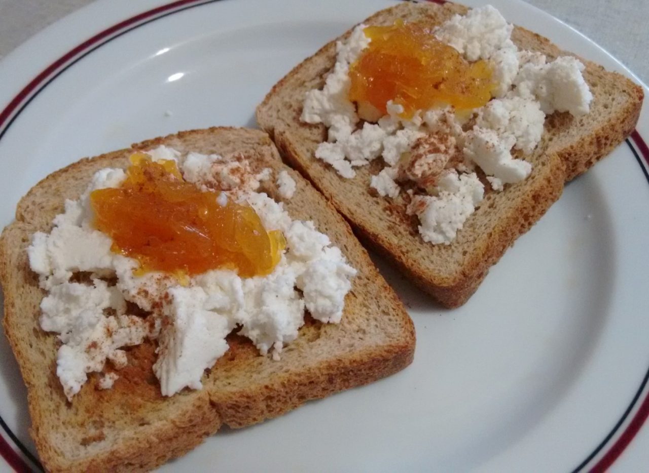 Receita de Torrada com requeijão, doce de abóbora e canela | Explorandar